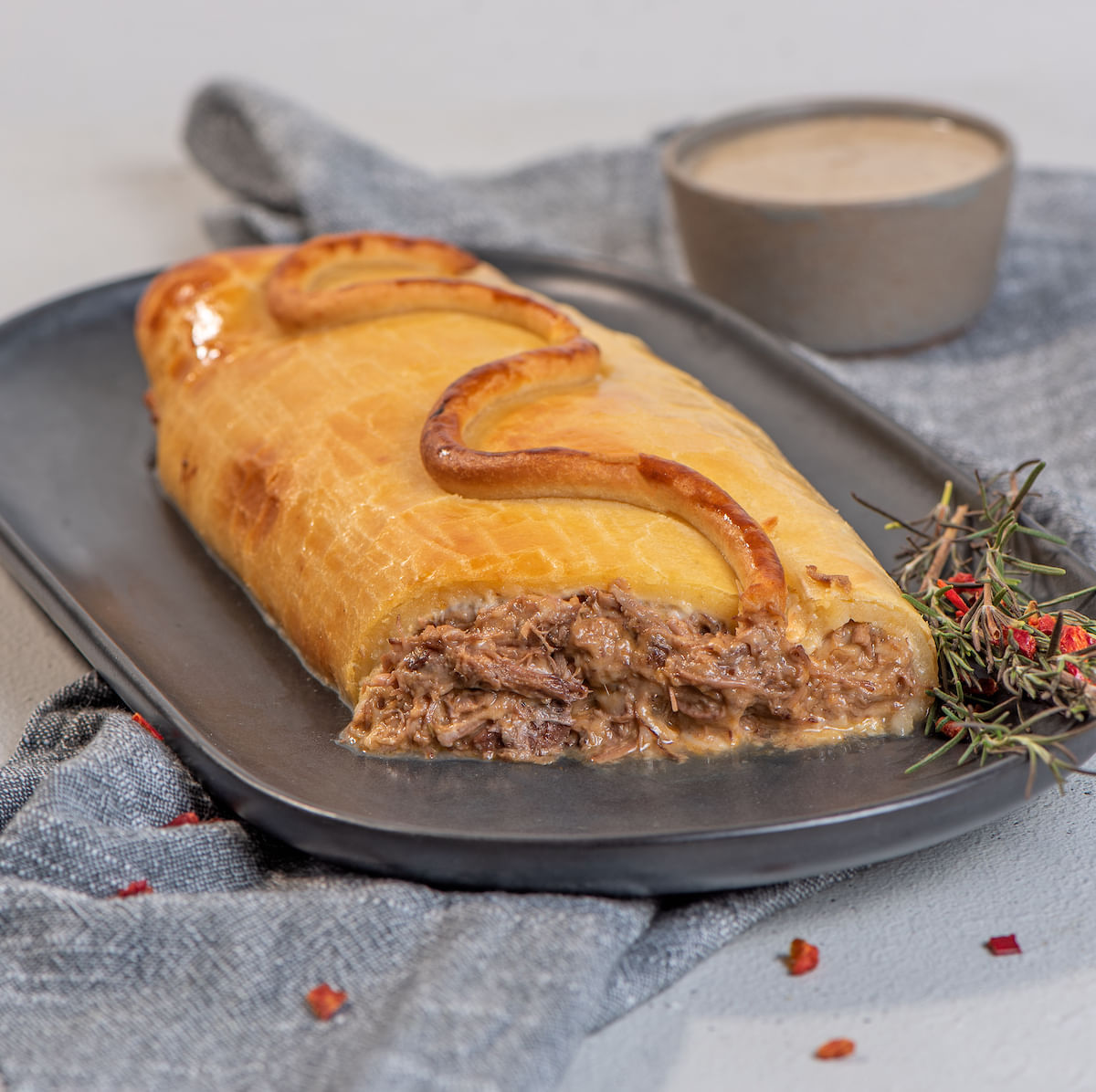 Strudel De Mechada Ricotta Cebolla Acaramelada Y Salsa De Champiñones ...